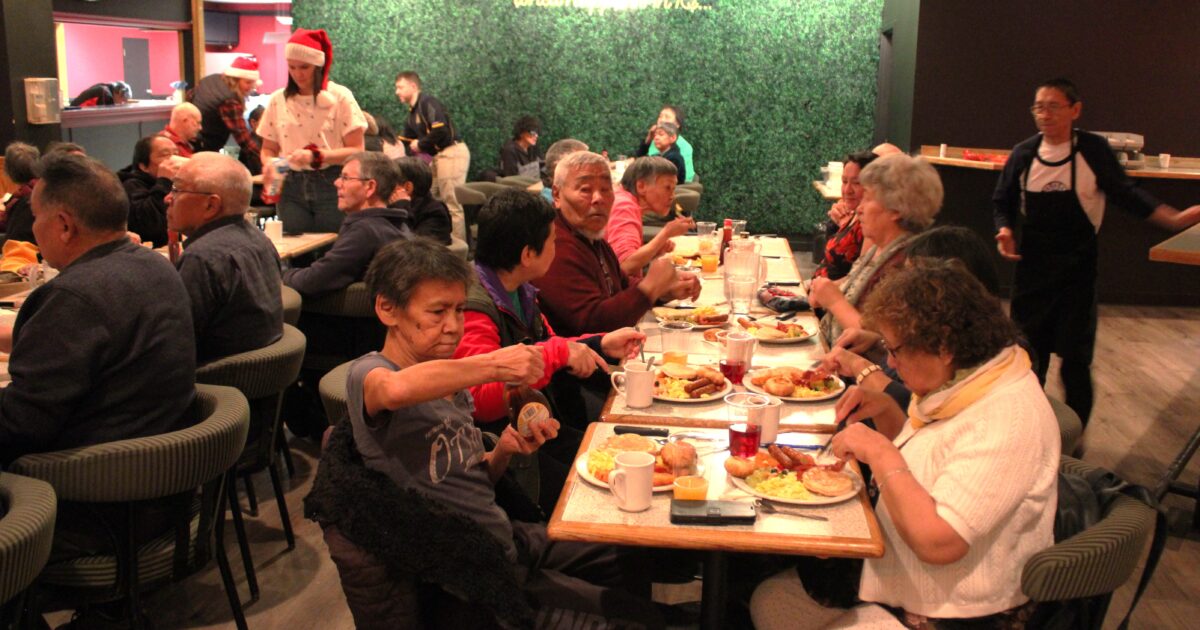 Hot breakfast brings elders to Iqaluit hall