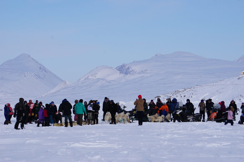 Pond Inlet comes out to greet Nunavut Quest mushers