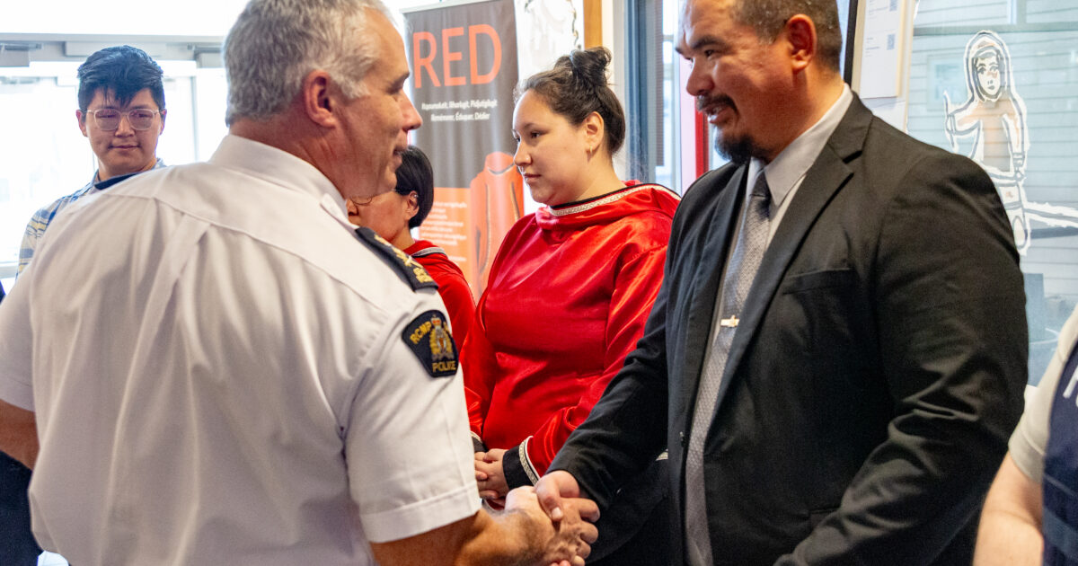 RCMP honours Inuktitut speakers